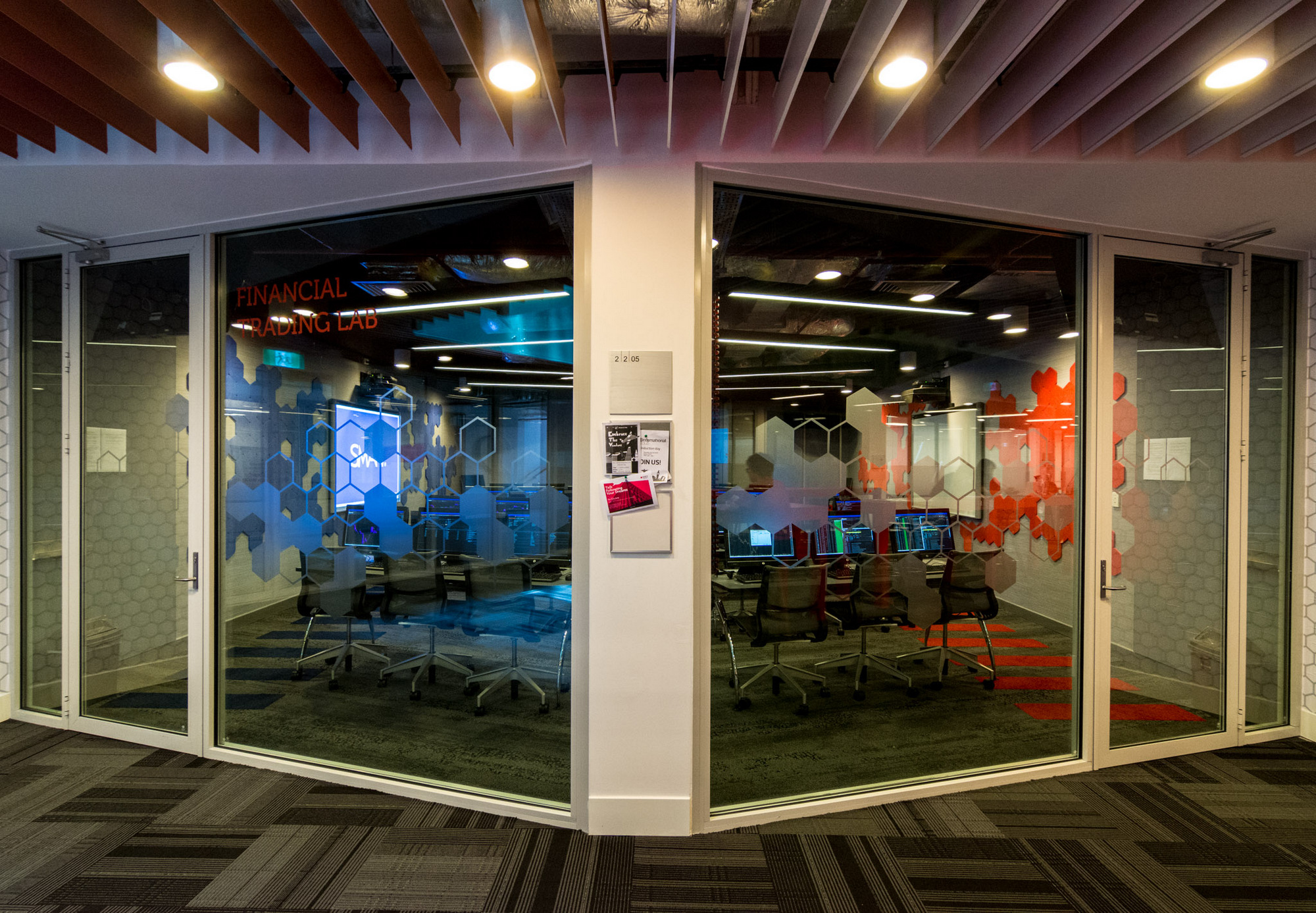 RMIT International University - Financial Trading Laboratory ...