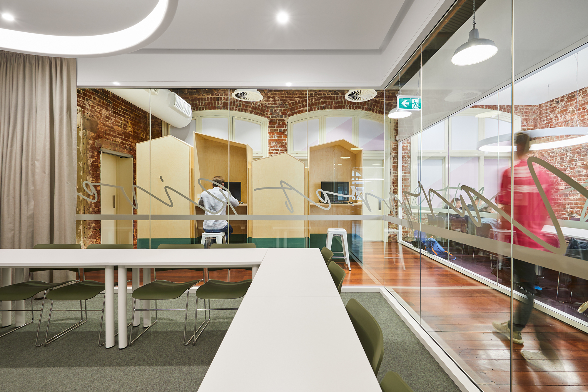 EF Campus Perth - Education Snapshots