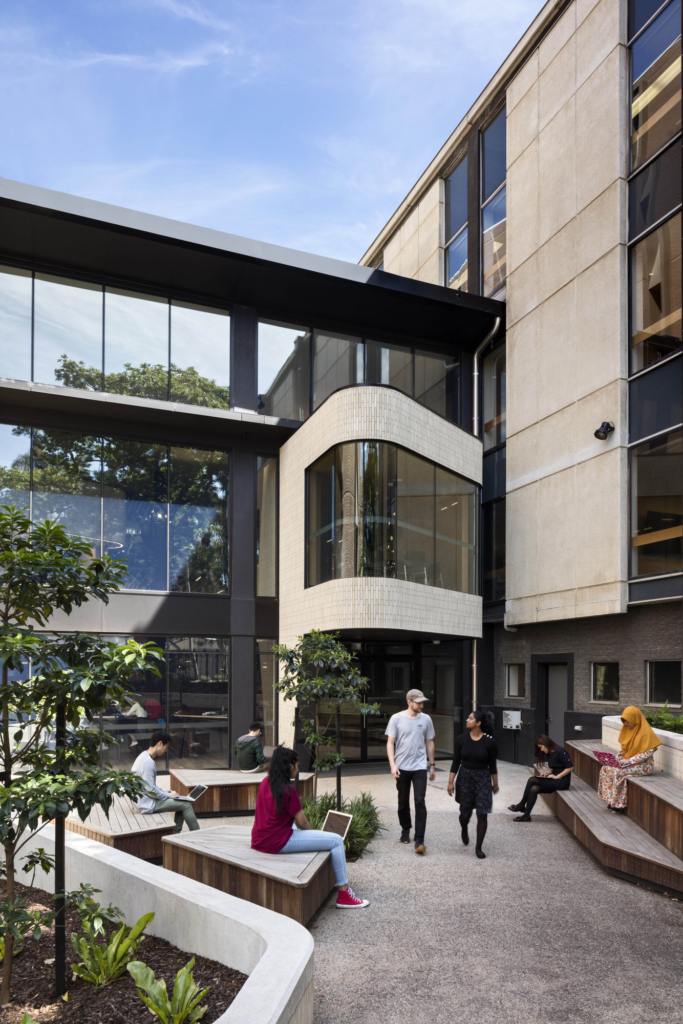 Monash University Clayton Campus - Sir Louis Matheson Library ...