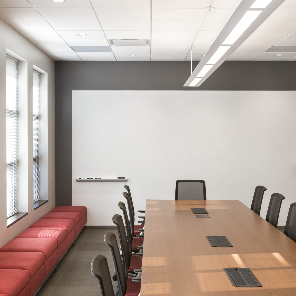 University of Southern California - Dr. Verna and Peter Dauterive Hall - Education Snapshots