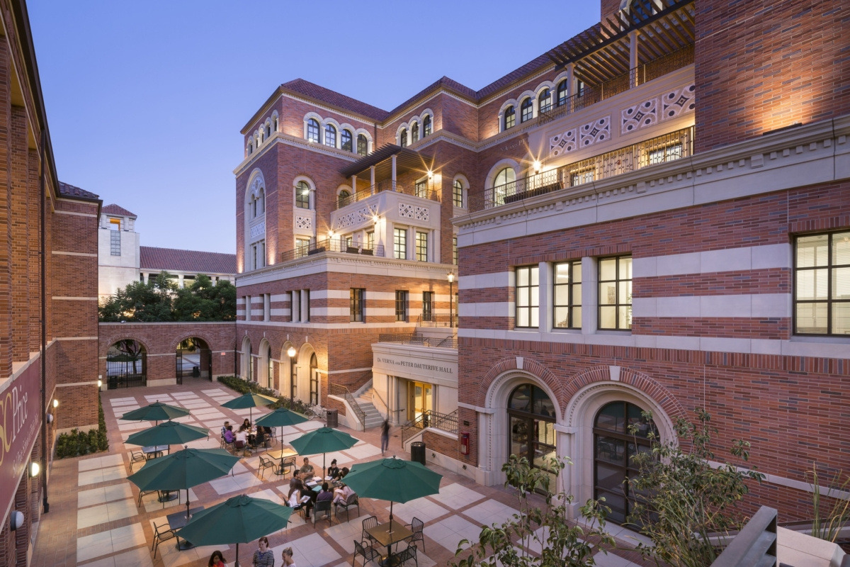 University of Southern California - Dr. Verna and Peter Dauterive Hall - Education Snapshots