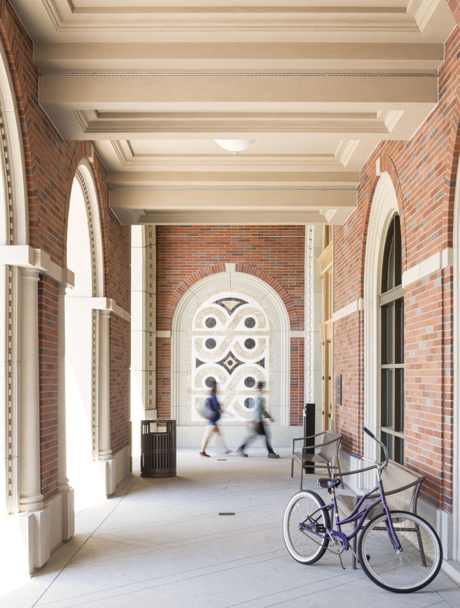 University of Southern California - Dr. Verna and Peter Dauterive Hall - Education Snapshots