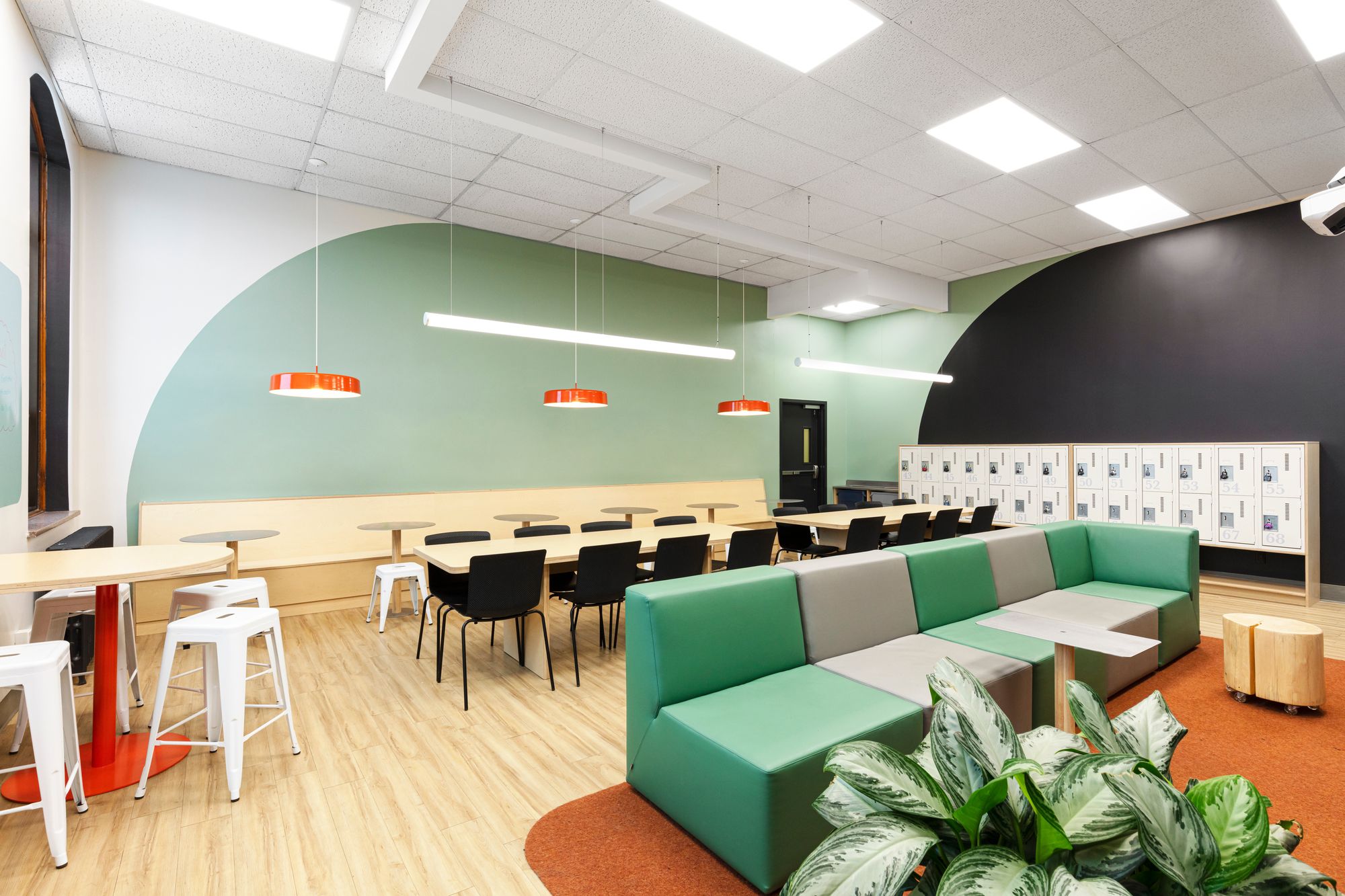 Pensionnat Saint-Nom-de-Marie Flexible Classrooms - Education Snapshots