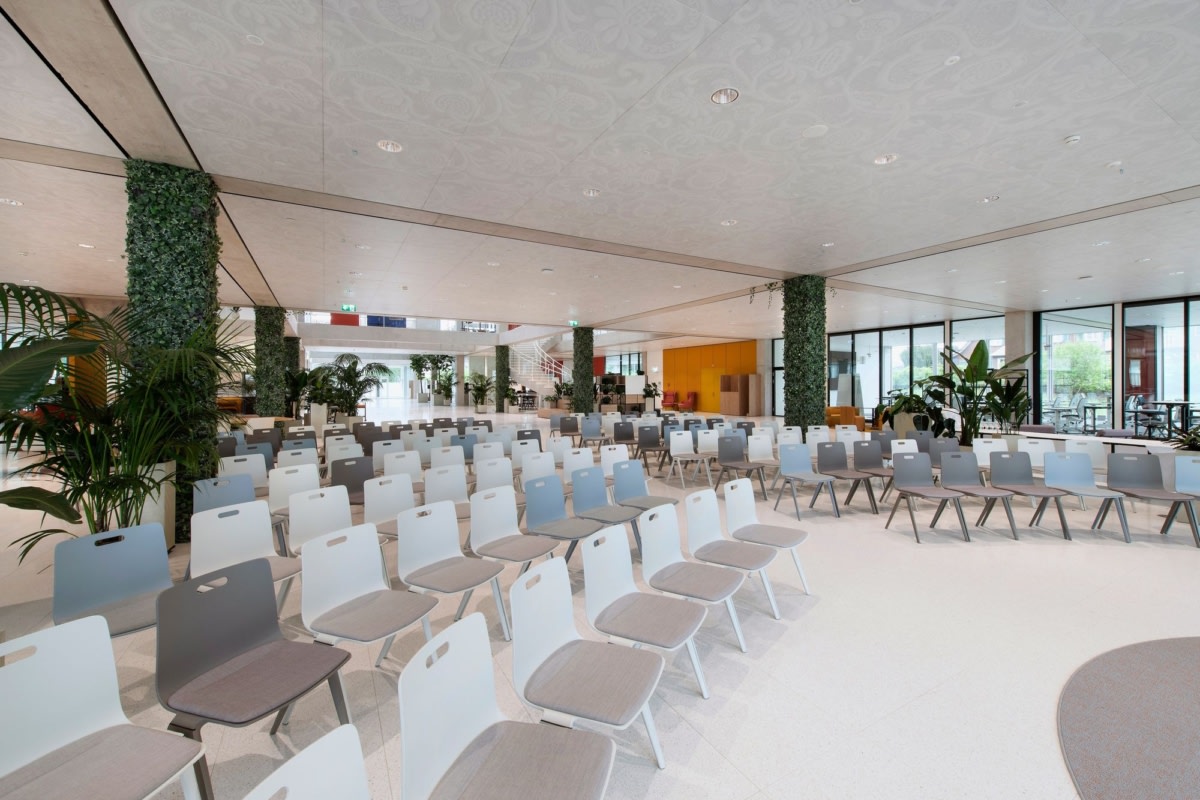 University of St. Gallen - SQUARE Learning Centre - Education Snapshots