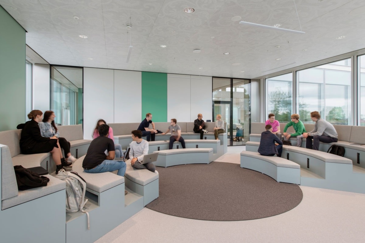 University of St. Gallen - SQUARE Learning Centre - Education Snapshots