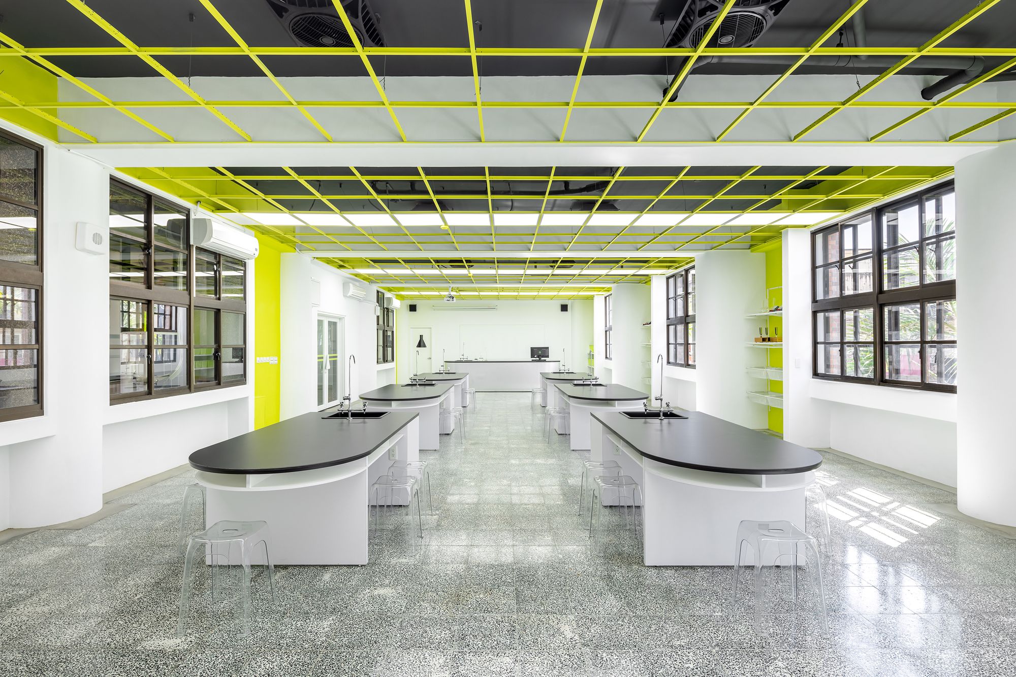 Guo-Hua Junior High School - Uni-LAB - Education Snapshots