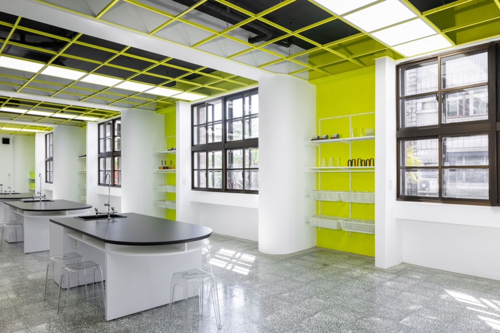 Guo-Hua Junior High School - Uni-LAB - Education Snapshots