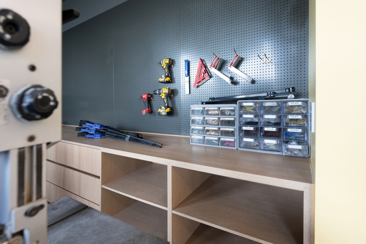 Kyung Hee Middle School Makerspace - Education Snapshots