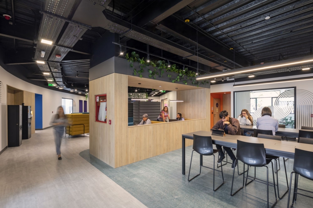 International University of Ecuador (UIDE) - Education Snapshots