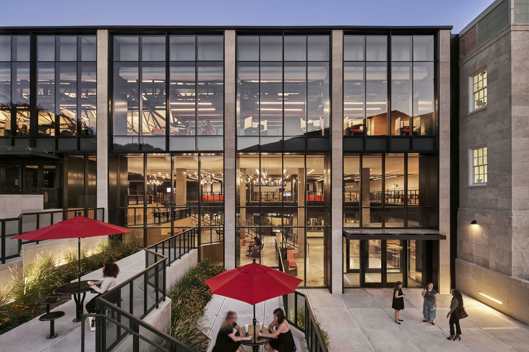 Western Kentucky University - The Commons at Helm Library - Education Snapshots