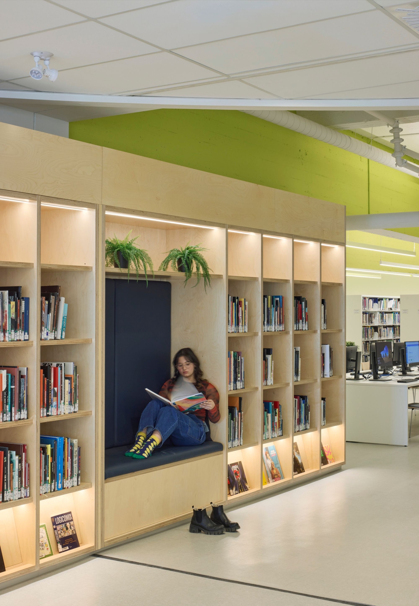 Saint-Jean-sur-Richelieu College Library - Education Snapshots
