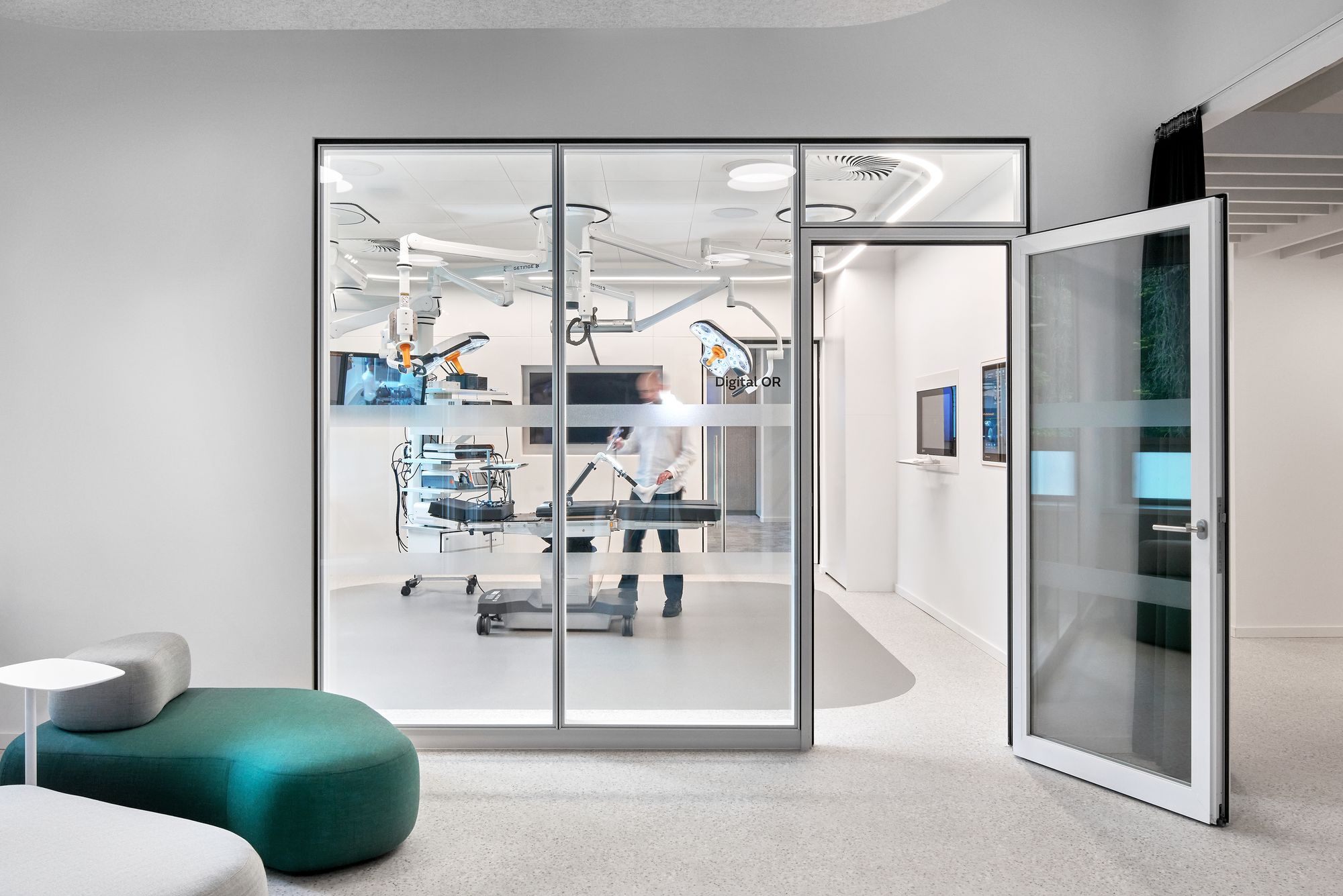 Smith+Nephew - Surgical Innovation and Training Academy - Education ...